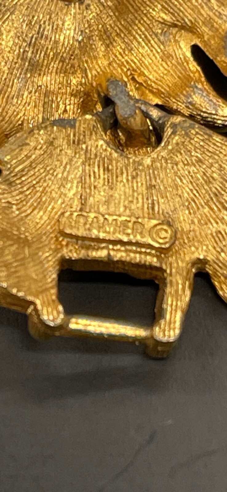 KRAMER Gold Tone Articulating Leaves Vintage Bracelet - Gem