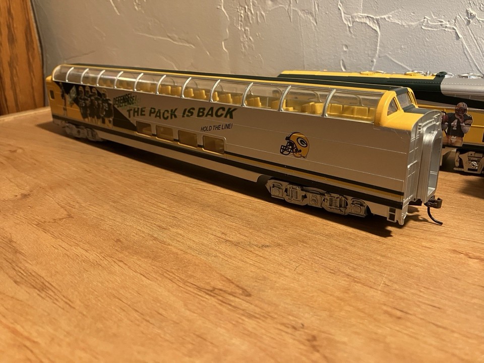 Ho Bachmann Green Bay Packer Model Train Set. As Is. Works, DC Only. F7 ...