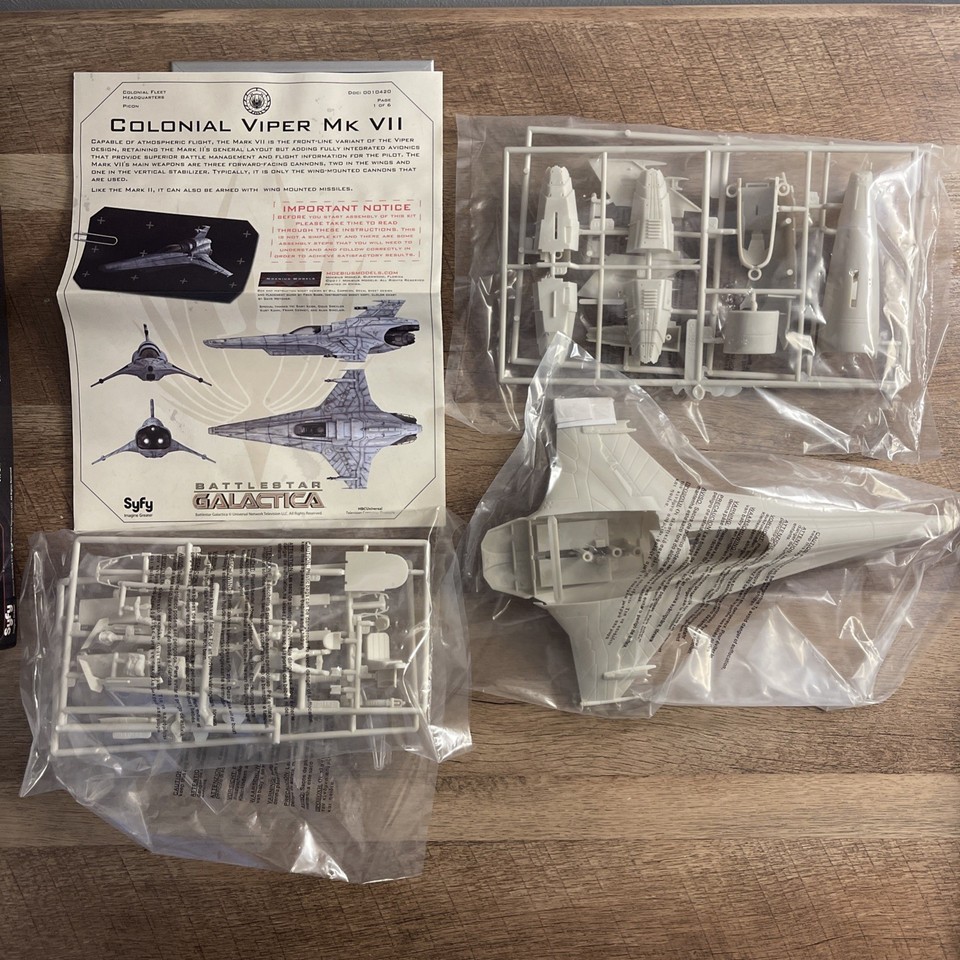 Battlestar Galactica: Colonial Viper MK VII Moebius Models model kit ...