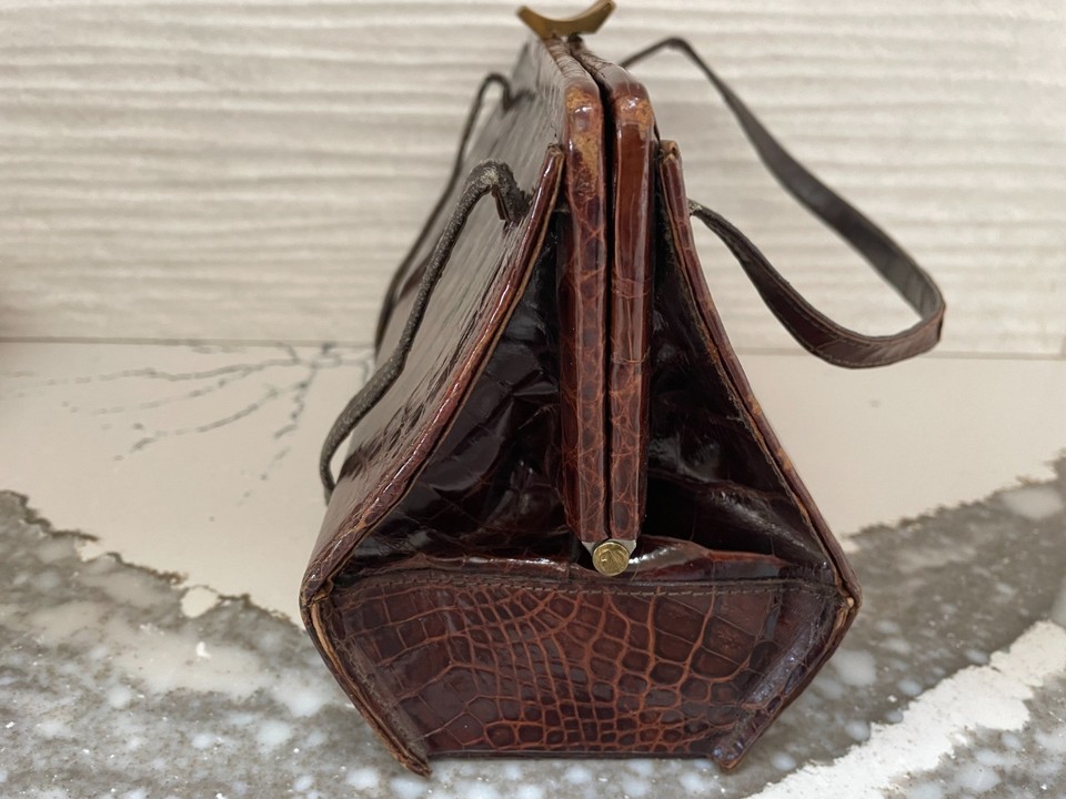 Vtg. Alligator Purse by BonTon Bag Co w/ leather lining & 2 interior ...