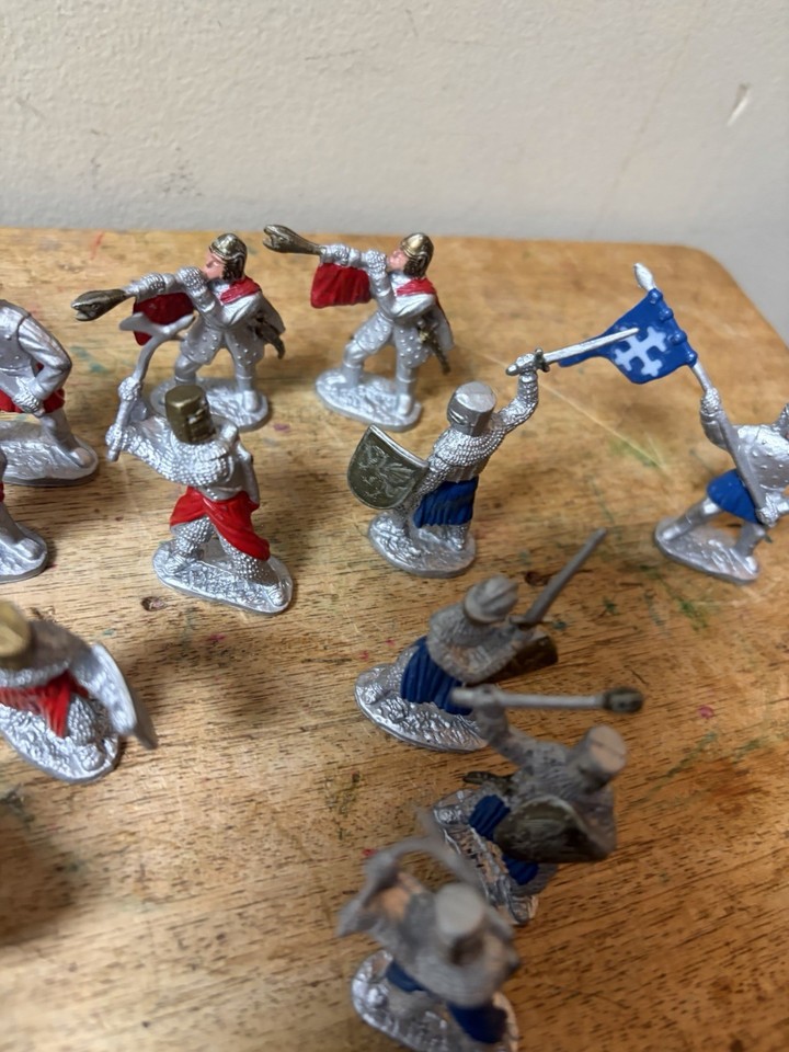 Lot of 19 Medieval Toy Knights 2" Plastic Foot Soldiers Figures Red ...