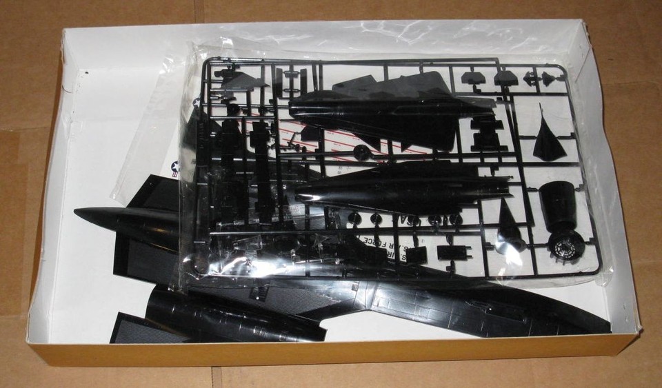 Academy 1:72 Lockheed SR-71A Black Bird w/GTD-21 Drone USAF Recon ...
