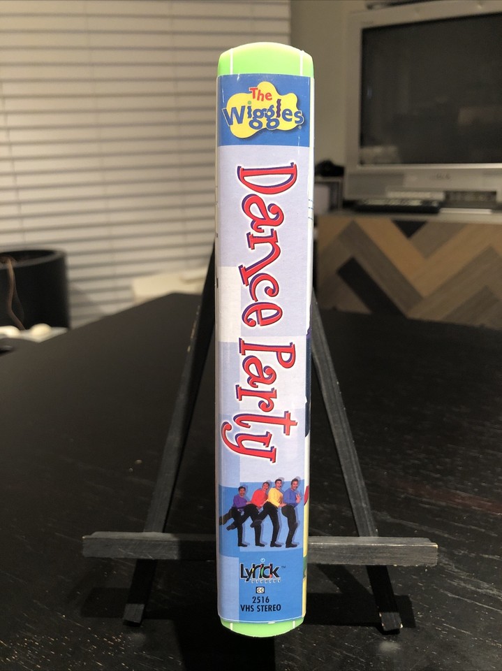 The Wiggles Wiggles Dance Party (VHS 2001) Sing Along Songs Clam RARE ...