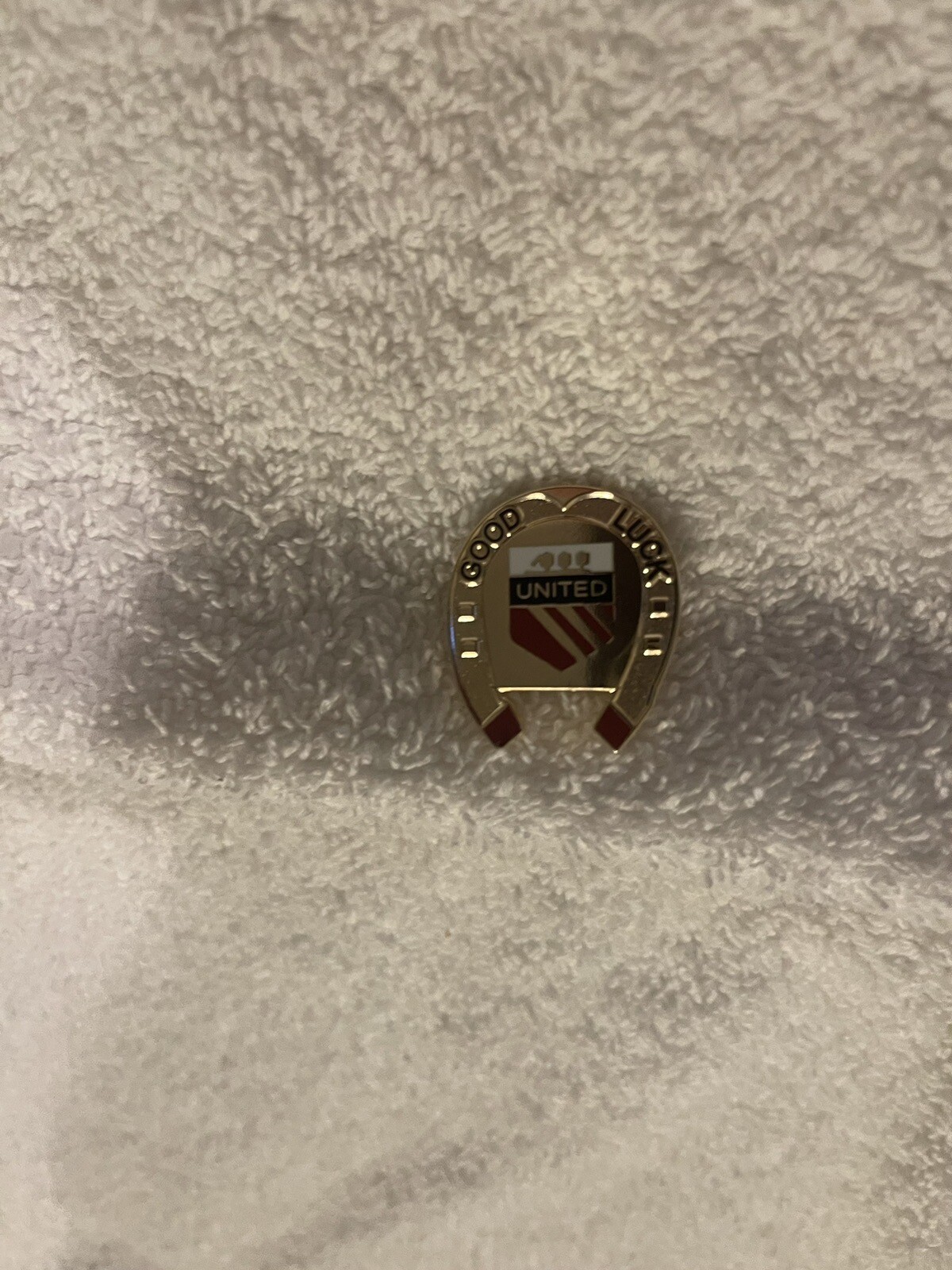 GOOD LUCK UNITED Badge Gold Manchester Utd Lucky Horse Shoe MUFC Old ...