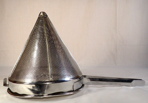 LARGE COMMERCIAL STAINLESS STEEL CONE SIEVE STRAINER 27cm ACROSS x 26cm ...