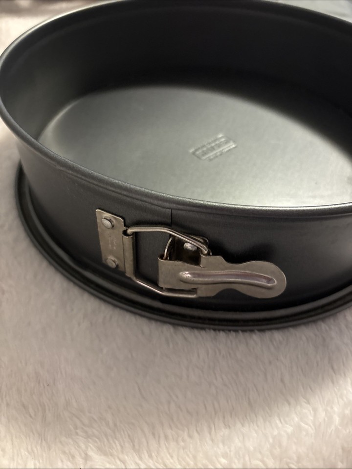 KAISER GERMANY BAKEWARE SPRINGFORM 10 1/2 " CAKE PAN | eBay