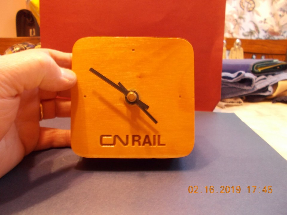 CN RAIL CANADIAN NATIONAL LOGO WOODEN DESK CLOCK MADE IN CANADA NATIVE ...