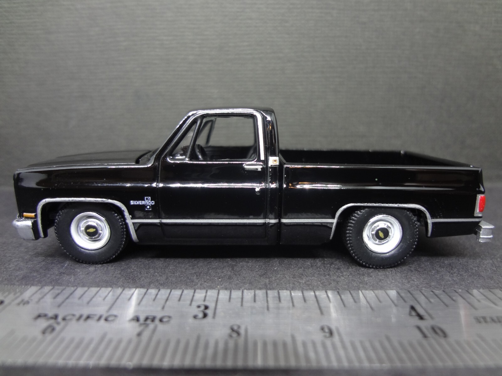 Auto World 1985 Chevy Silverado Fleetside black - Loose 1:64 | eBay