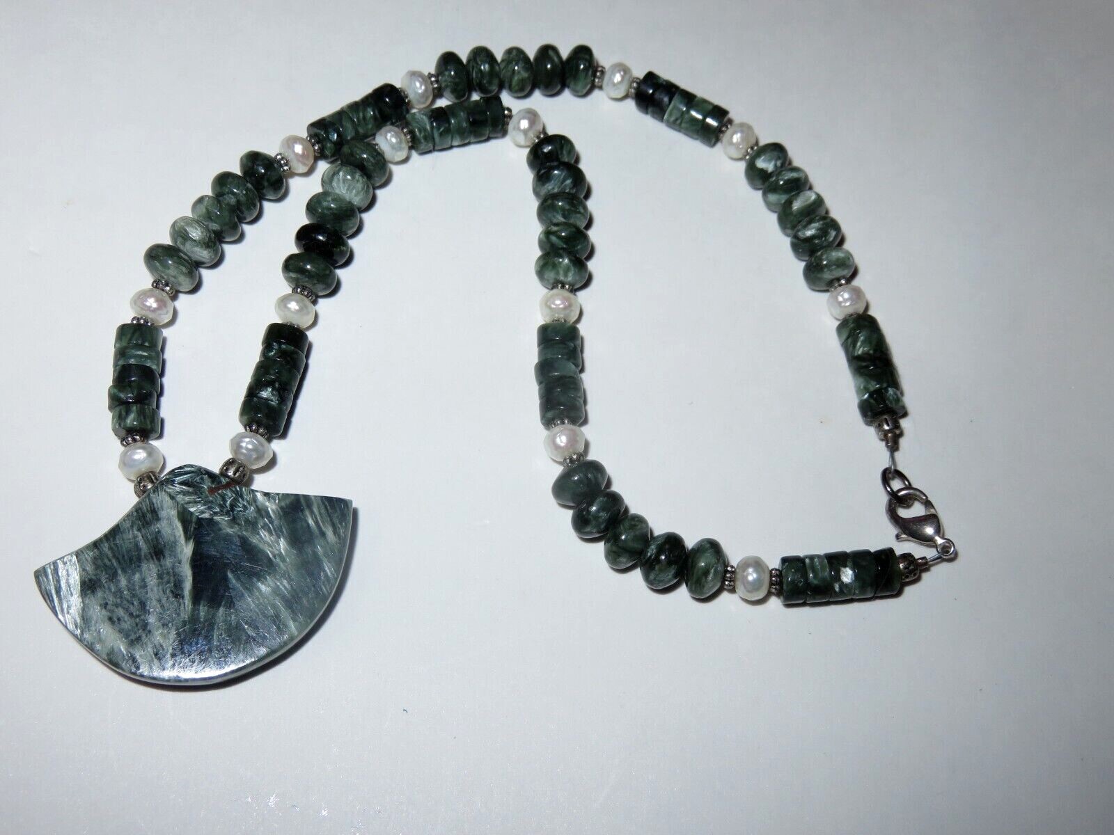 VERY PRETTY GREEN MICA FUCHSITE & GENUINE PEARL NECKL… - Gem