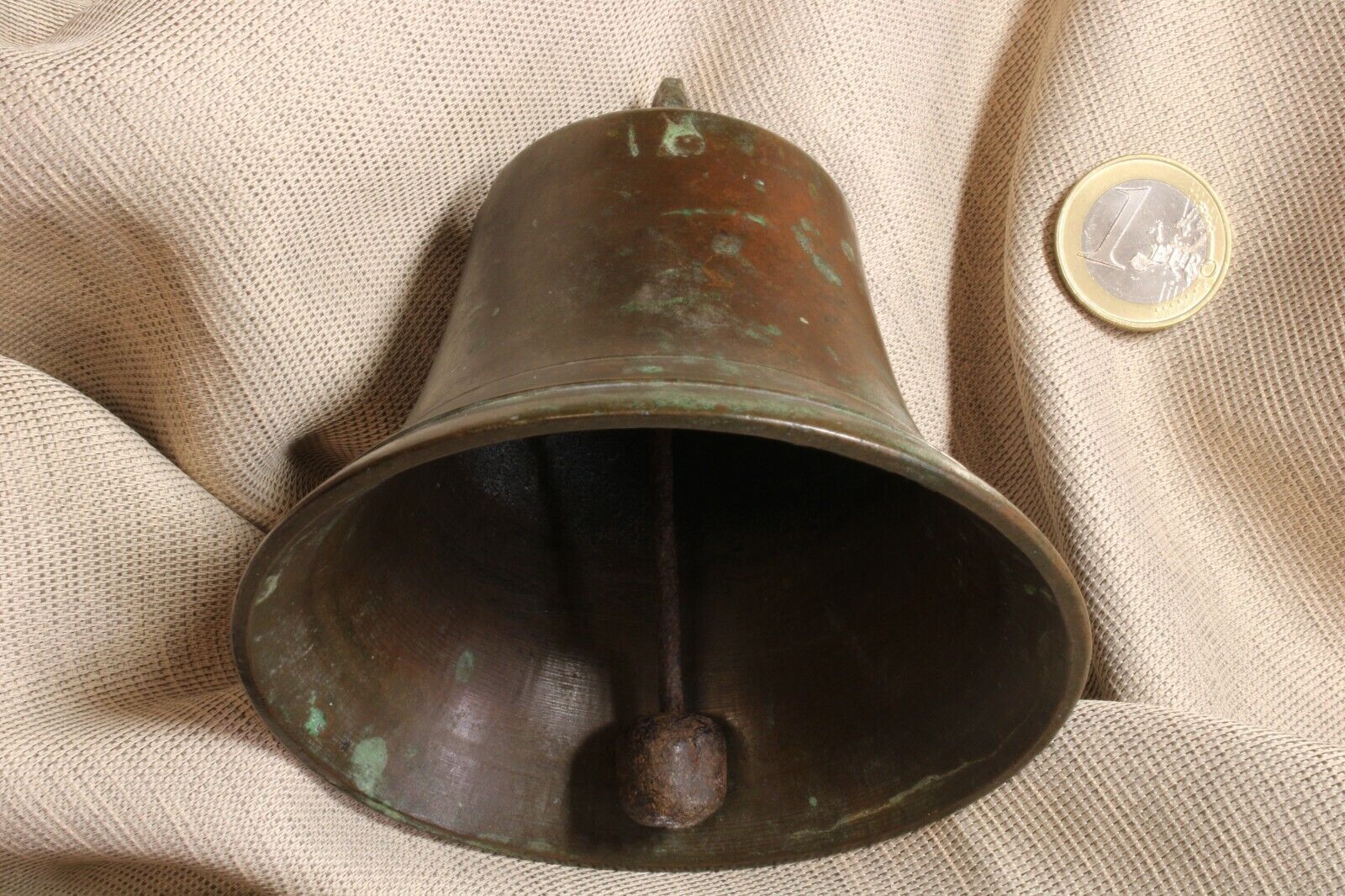 Bronze bell with original clapper. S.XX Bronze bell with original ...