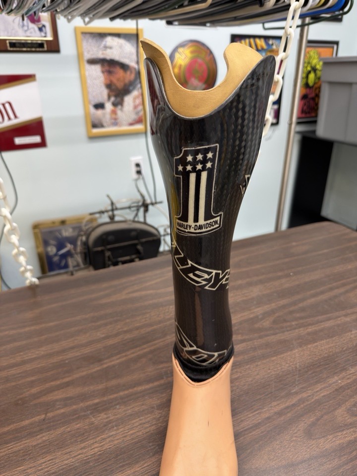 Harley Davidson Screaming Eagle Carbon Fiber Prosthetic Leg Cat 4 Size ...