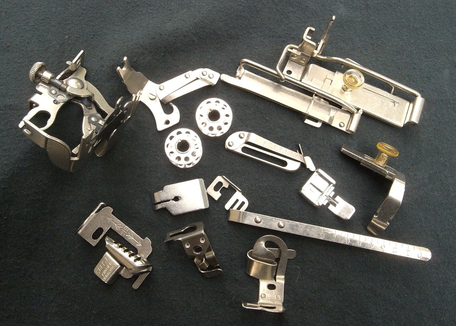 LOT OF VINTAGE SINGER/BROTHER SEWING MACHINE ATTACHMENTS +PARTS | eBay