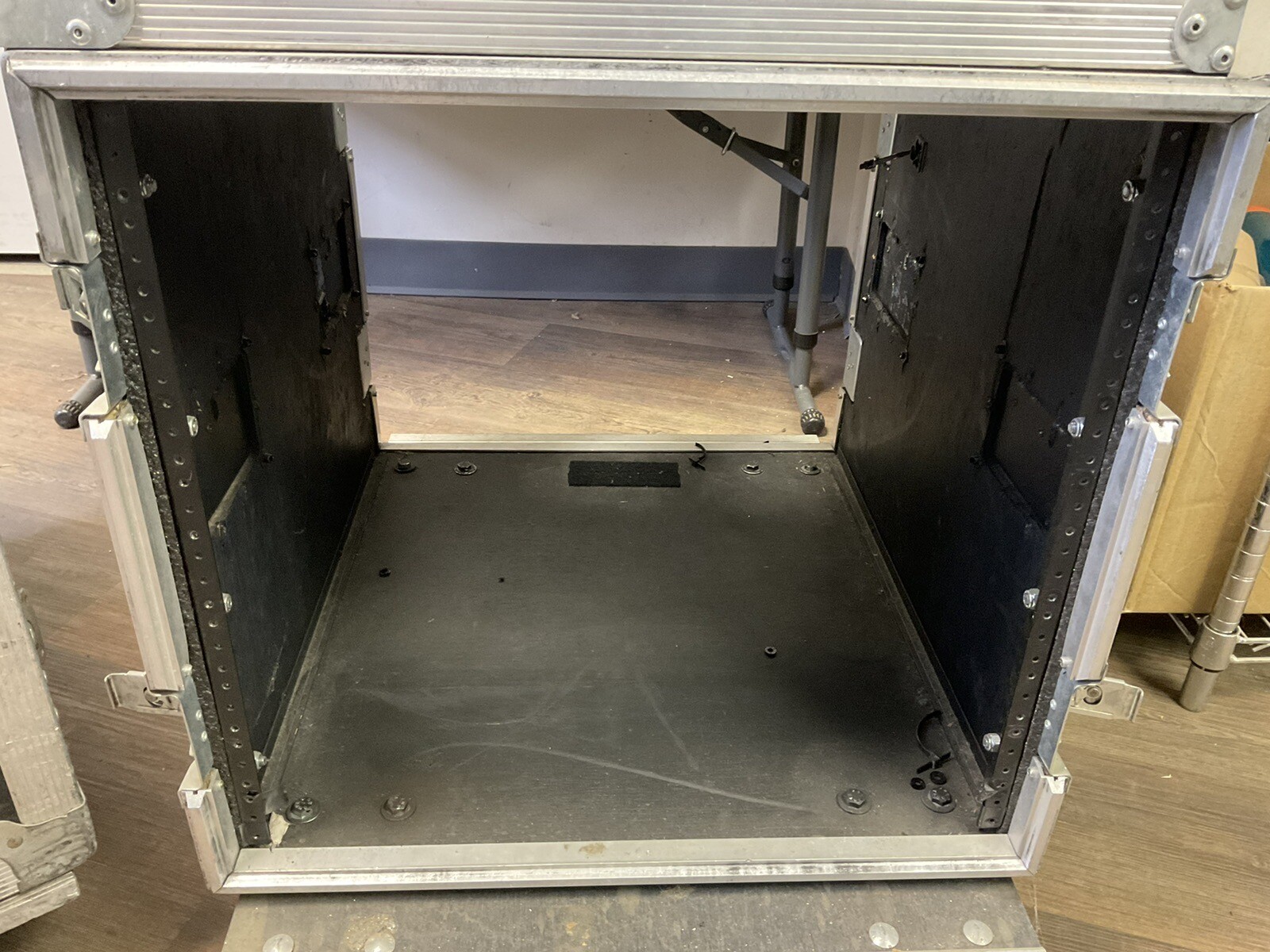 10 RU Space Rack Road Case w/ Slant Mixer Top Calzone Case. w/ Casters ...