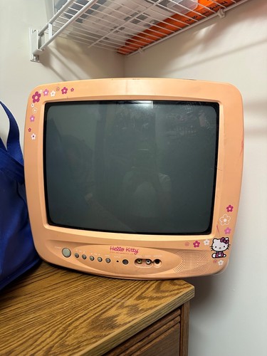 2003 Pink Hello Kitty KT2113 Vintage Box TV With Adapter Remote and ...