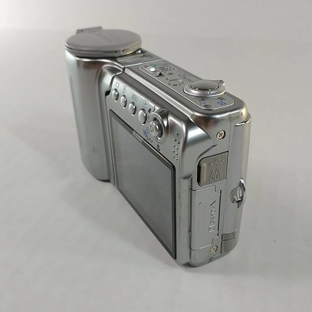 Nikon COOLPIX S4 6.0MP10x Digital Camera - Silver For Parts Nikon COOLPIX S4 6.0MP10x Digital Camera - Silver For Parts