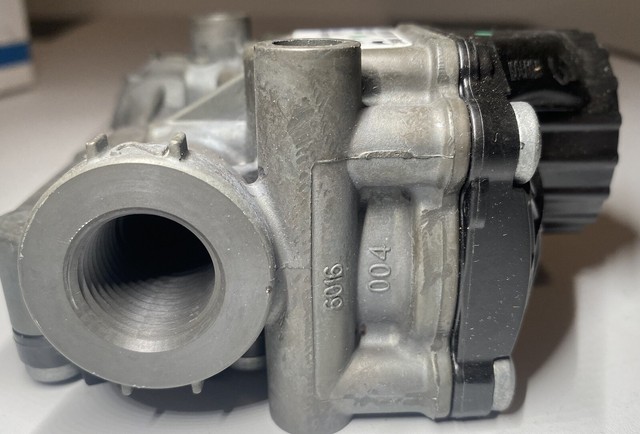 85143184 VOLVO D13 VNL TRUCK ABS MODULATOR VALVE BENDIX K079664 NO CORE ...