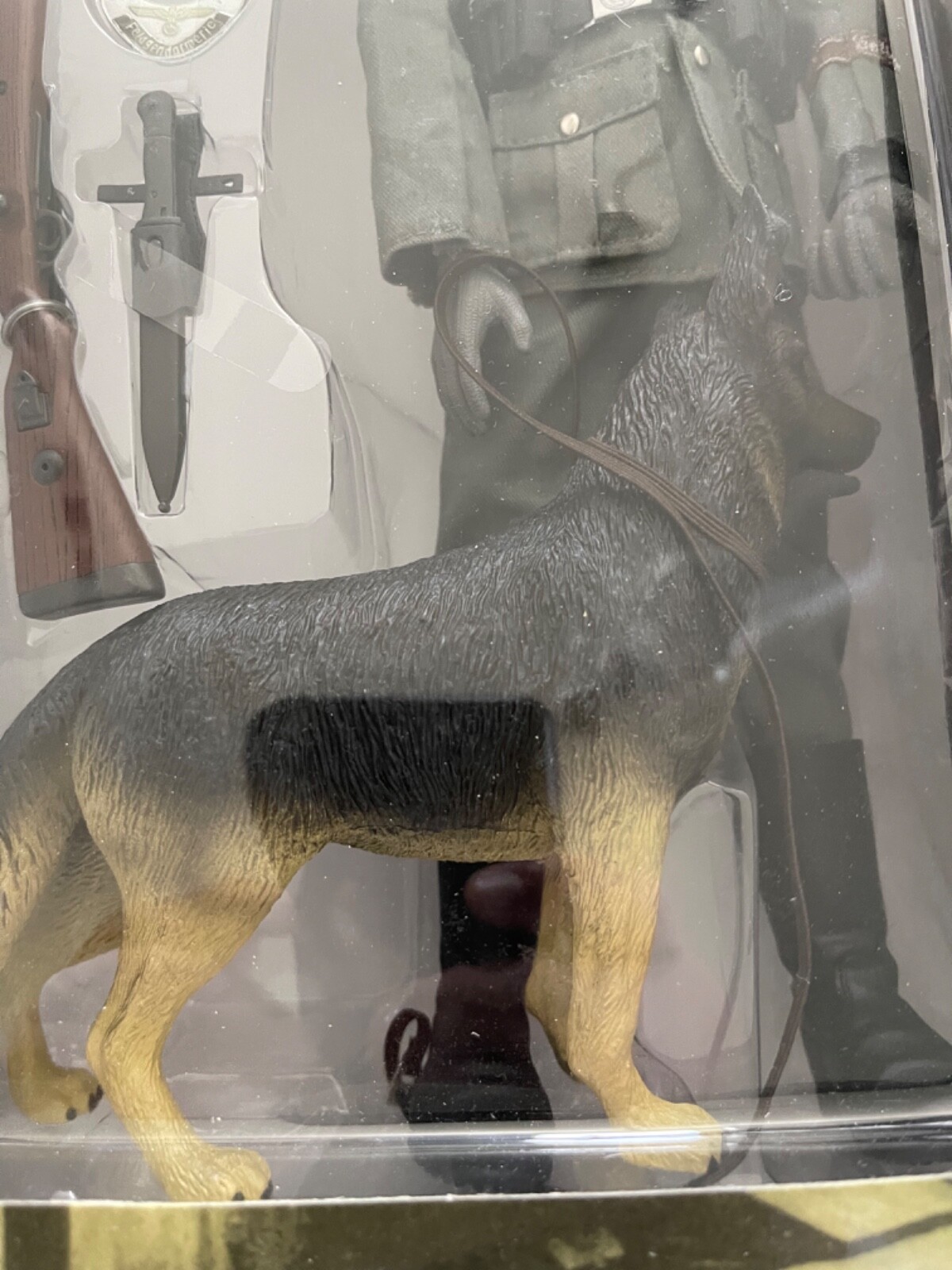 Dragon 1:6 Scale WWII German Feldgendarm w/Dog "Gustav" S by artist Ron ...