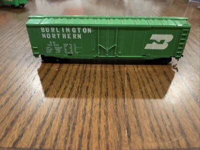 100024 Burlington Northern BN boxcar ~HO Scale~ Missing 1 Coupler ...