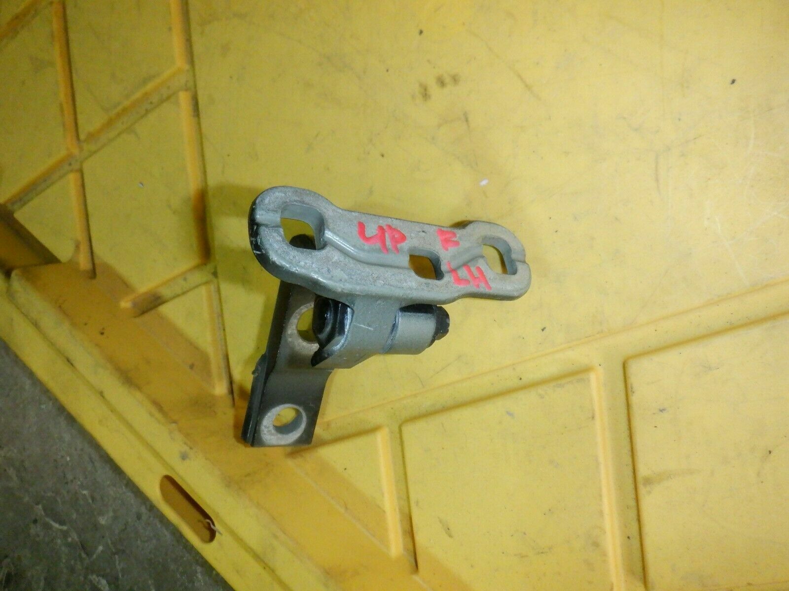 Genuine Volvo Left Front Upper Hinge 31424591 | eBay