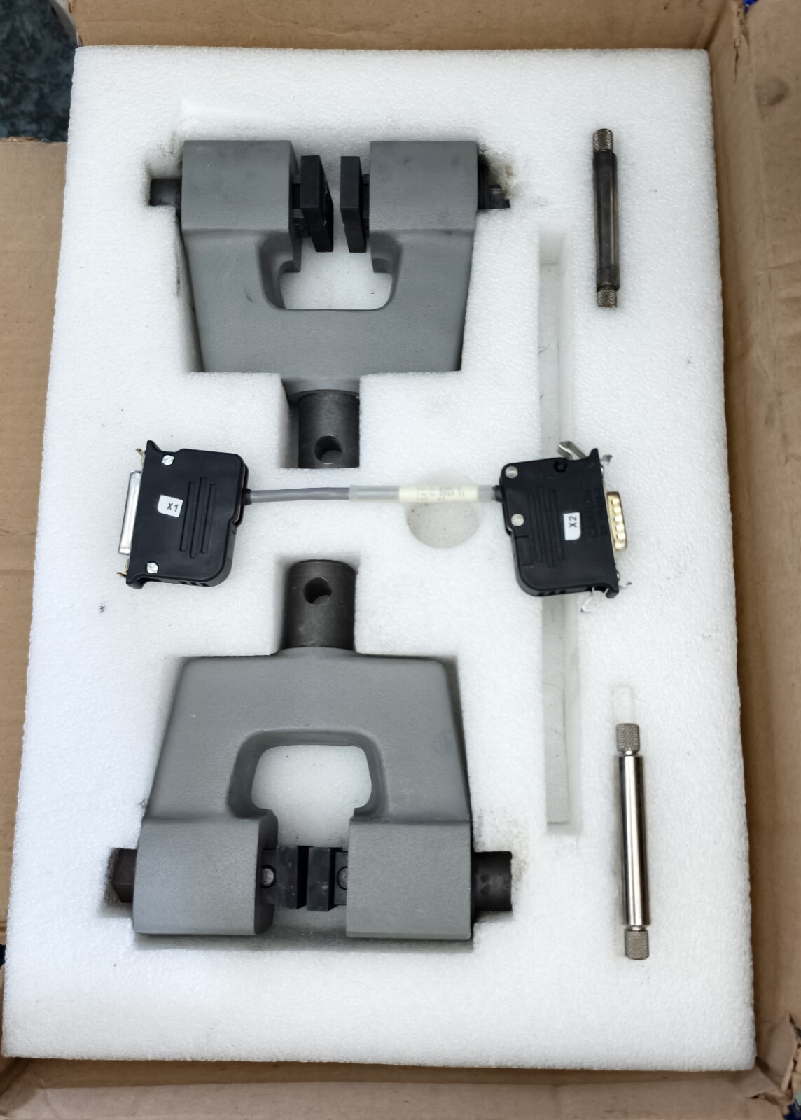 INSTRON 5565 5kN 3-POINT BEND FLEXURE/ TENSILE TESTER w PC, SIDE-ACTION ...