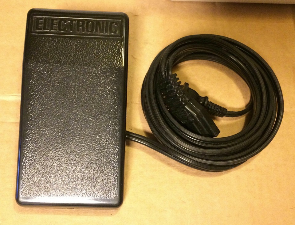 💜OOS White Jeans Machine Model 1977 Sewing Machine With Foot Pedal ...