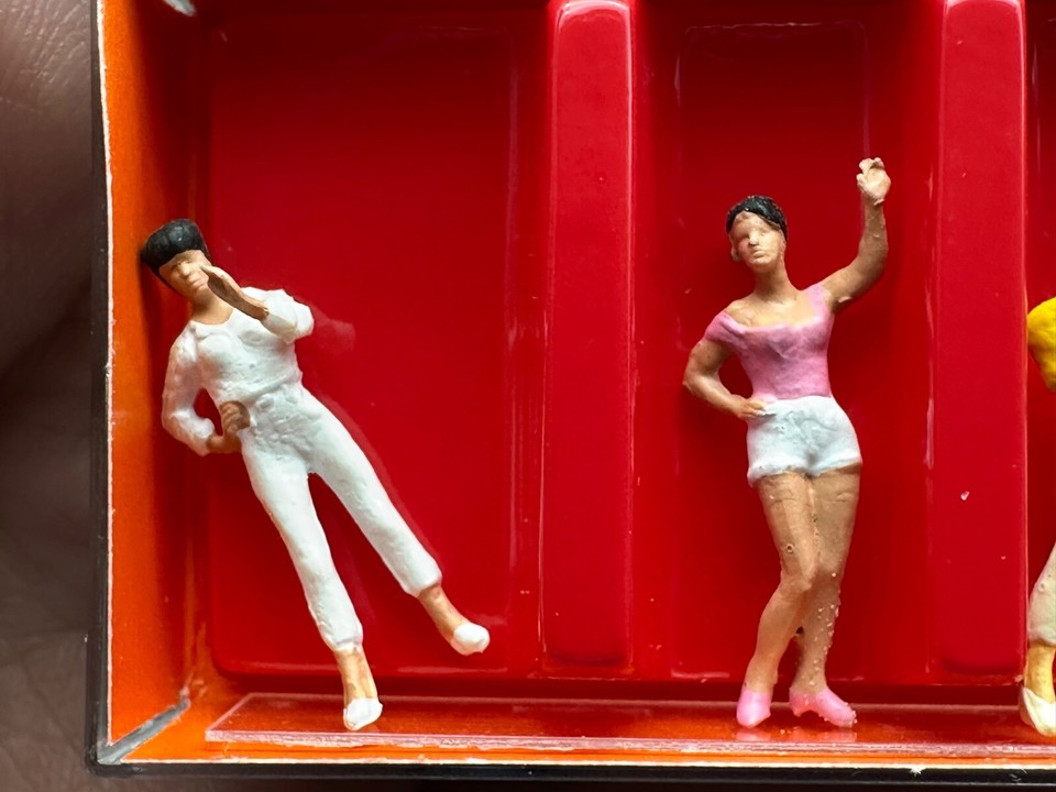 Preiser HO Scale #10258 Set of 6 Girls Meeting Figures, 1:87, NIB, Lot ...