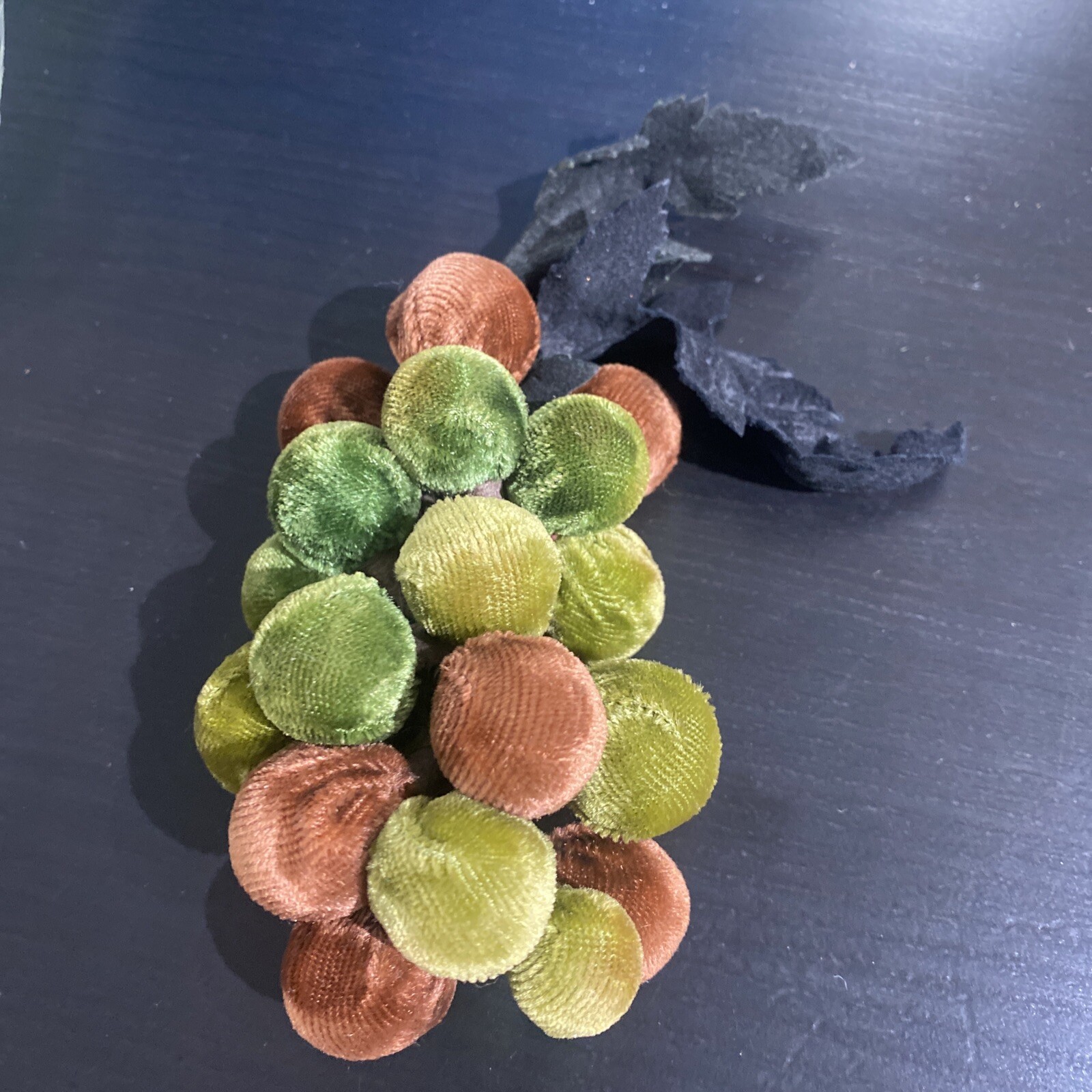 DEBRA MOISES FABRIC GRAPE LOOK PIN - Gem