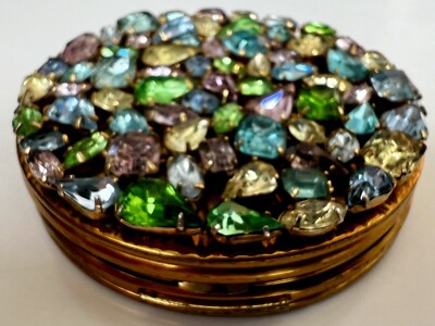 FABULOUS VINTAGE MULTI COLORS JEWELED TOP EVANS COMPACT UNUSED ...