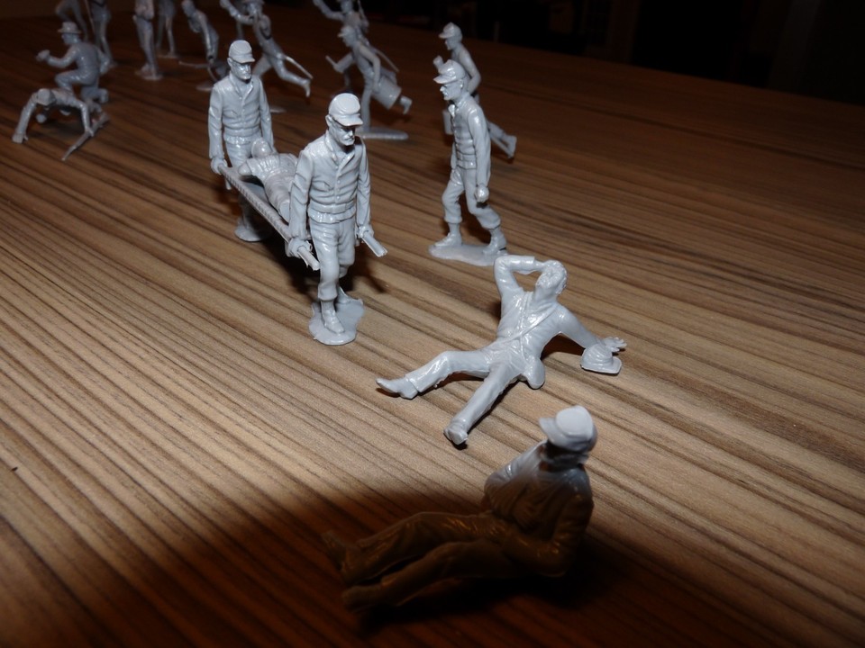MARX Recasts ACW Centennial CSA Toy Soldiers Incl 2 Stretcher Bearers ...