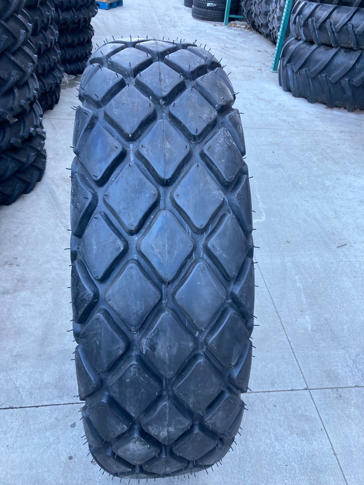 1 Maxdura R-3 Turf Farm R3 Diamond 16 ply Tubeless Tire 23.1x26