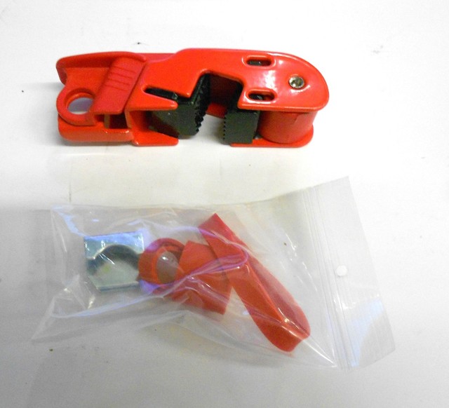 Master Lock 493B Grip Tight Circuit Breaker Lockout Standard Toggle ...