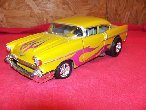 Vintage 1998 Mattel Hot Wheels 57 Chevy Model Car 150 1:18 Scale 1957 ...