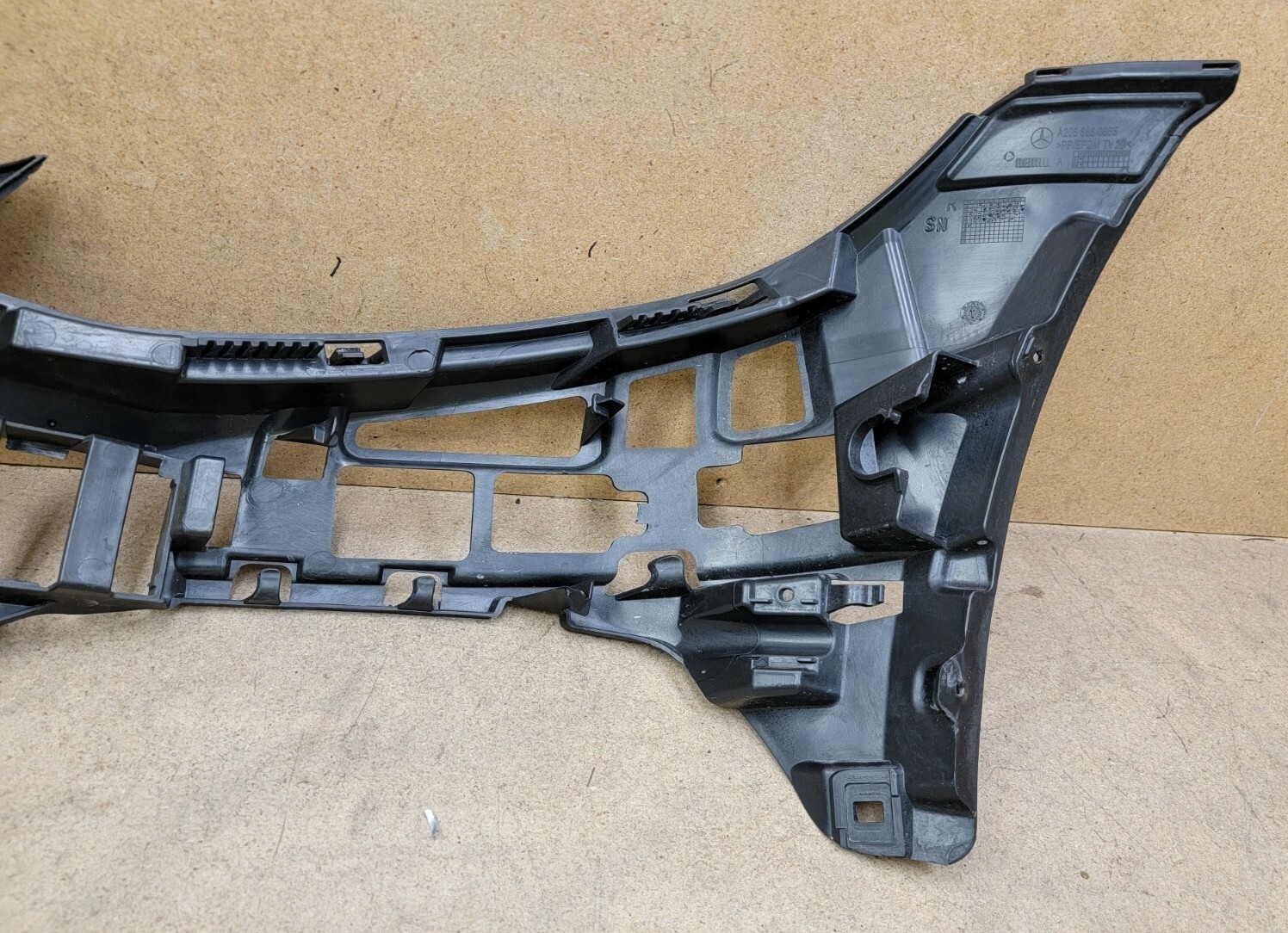 2015-2018 MERCEDES-BENZ C-CLASS W205 Front Bumper Right Bracket ...