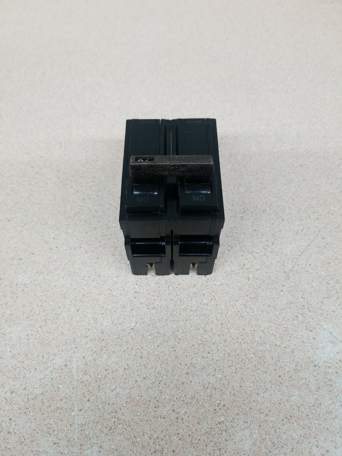 GE THQL2170 GENERAL ELECTRIC 2 POLE 70 AMP 240V CIRCUIT BREAKER - OLD ...