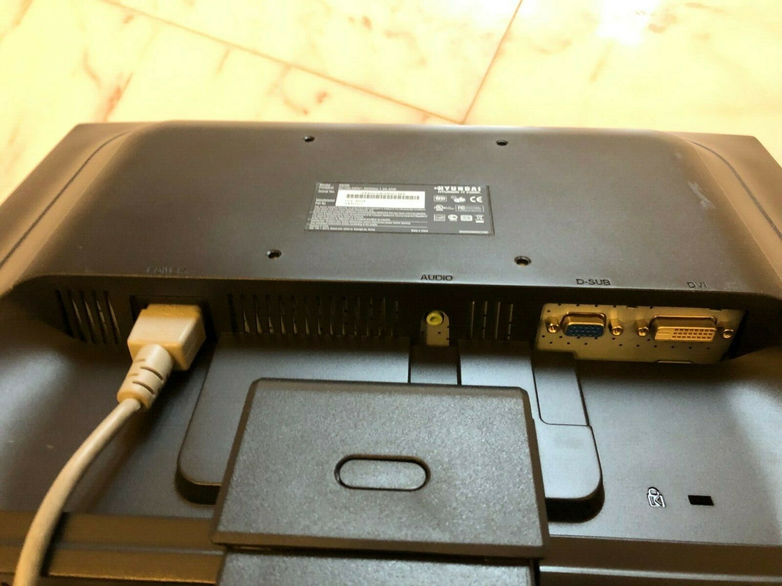 Hyundai X93W 19-22.9 in LCD Monitor | 1400 x 900 | 1000:1 | 300 cd/m¬≤ ...