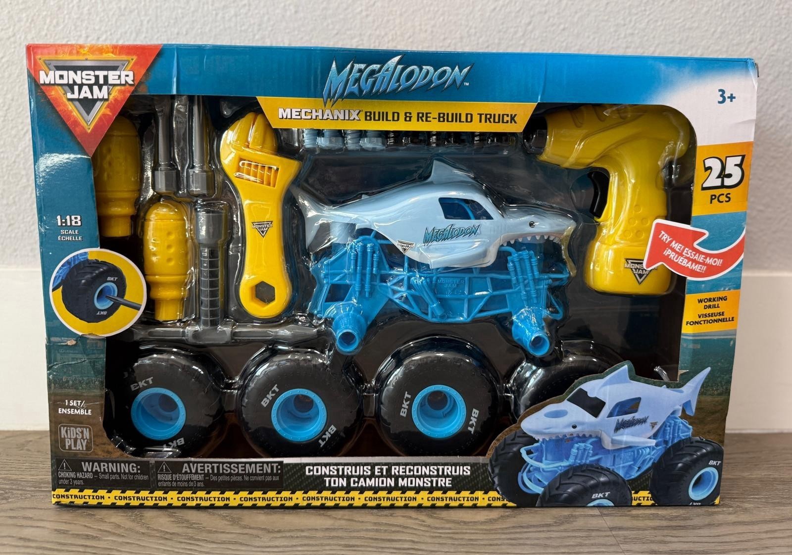 Spin Master Mechanix Monster Jam Megalodon Training Truck 1:18 Build Kit
