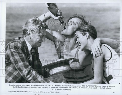 1977 Press Photo "Valentino" Rudolf Nureyev, Seymour Cassel, Michelle ...
