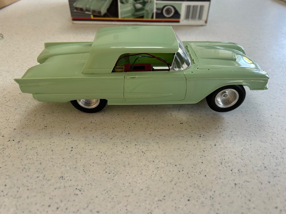 MONOGRAM 1/24 SCALE '58 THUNDERBIRD PROJECT w/restored MONOGRAM CHASSIS ...
