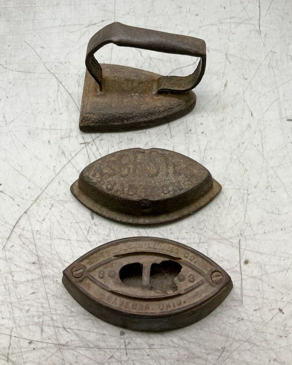 Vintage Cast Iron Irons Antique Cast Iron Sad Irons | Auction Chamber