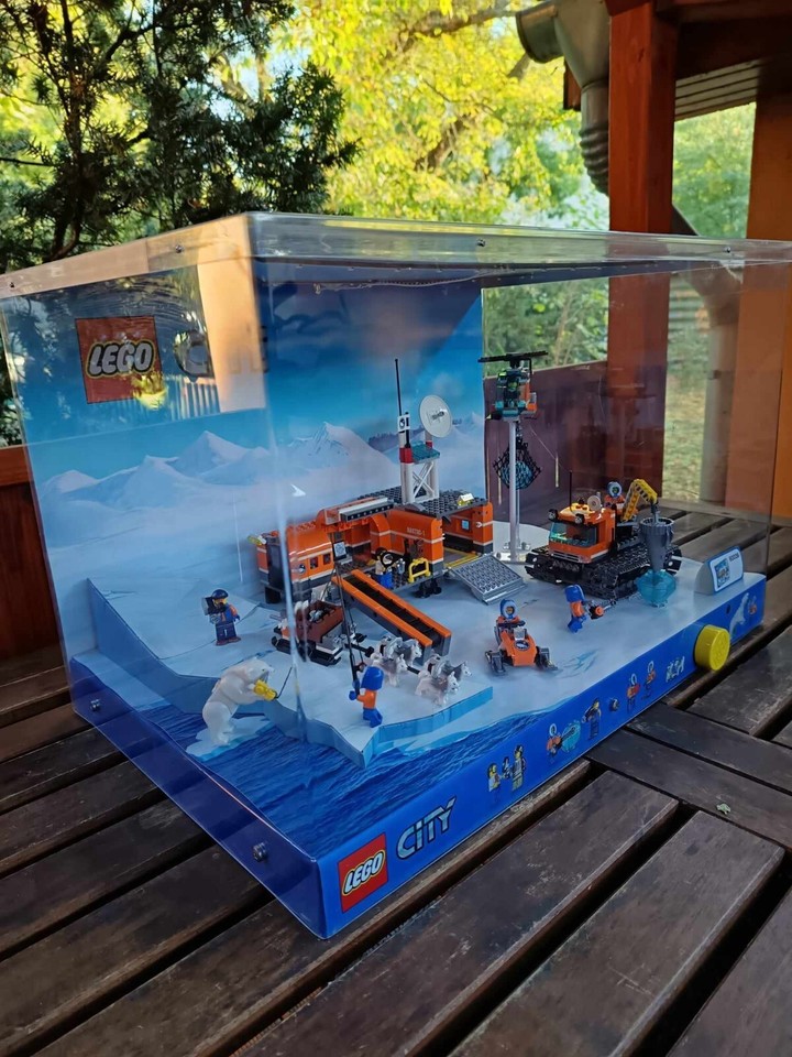 Lego City " Arctic base camp " NEW light up rotating store display ...