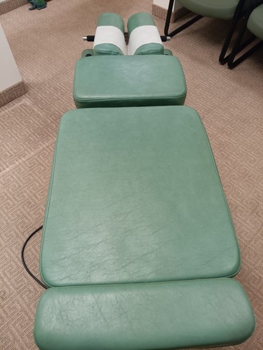 leander 900 Series Flexion Distraction Chiropractic Table Electric ...
