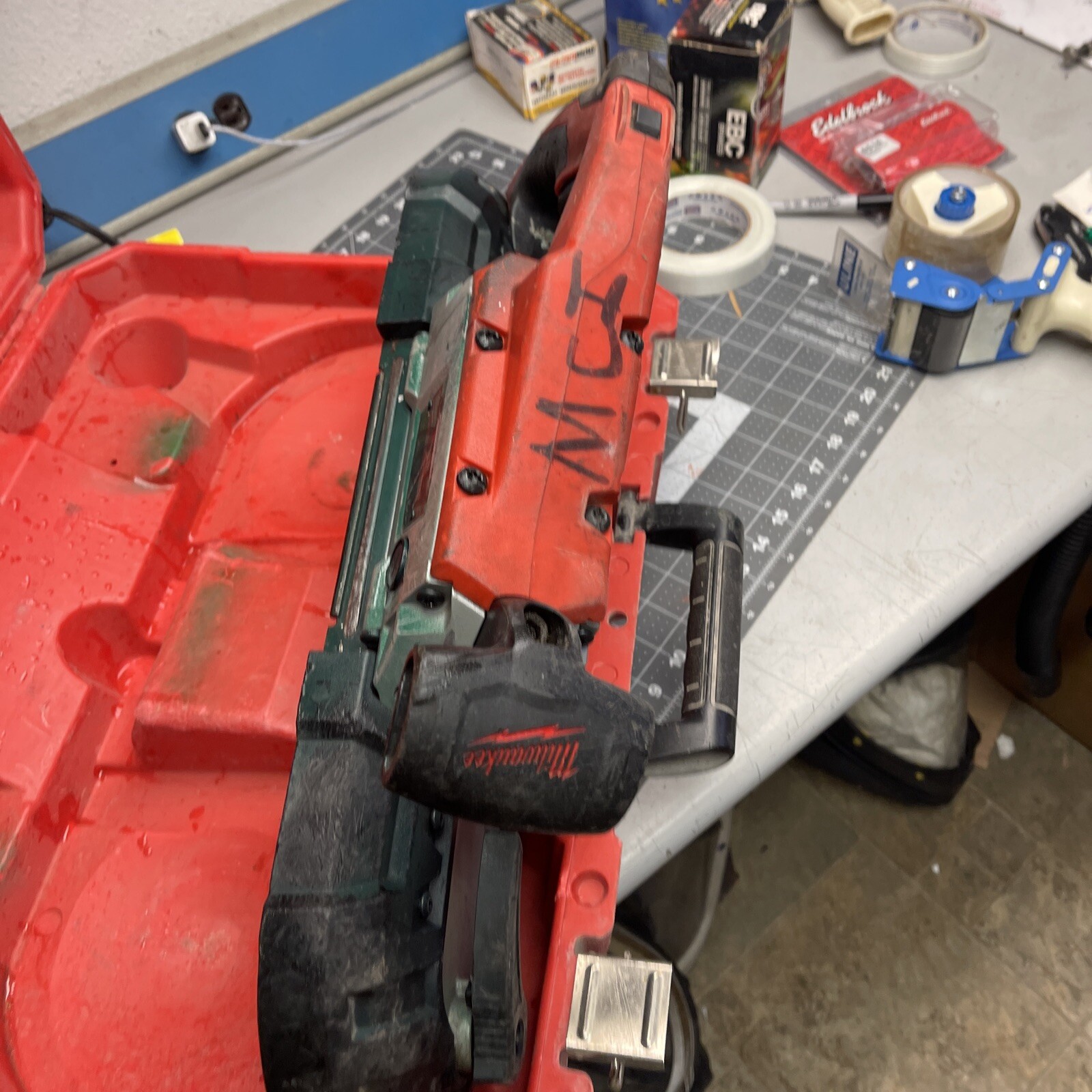 Milwaukee 6232-20 11-Amp Deep Cut Variable Speed Portable Band Saw ...