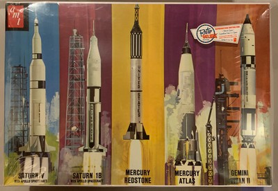 AMT #700-06 Man In Space 5 Complete Rocket Kits Saturn V Apollo 1:200 ...