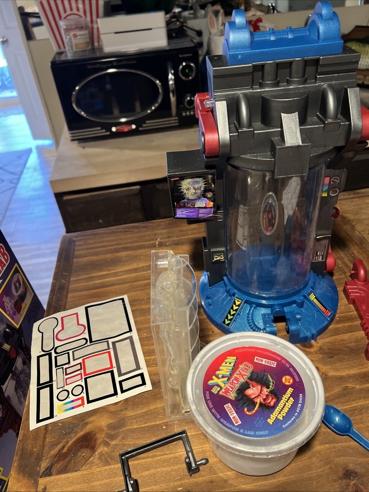 Marvel X-Men Weapon X Lab Wolverine Playset ToyBiz 1996 Adamantium ...