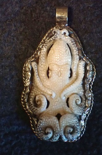 Octopus Squid Carved Pendant in Tibetan Silver Arms curled up approx 2 ...