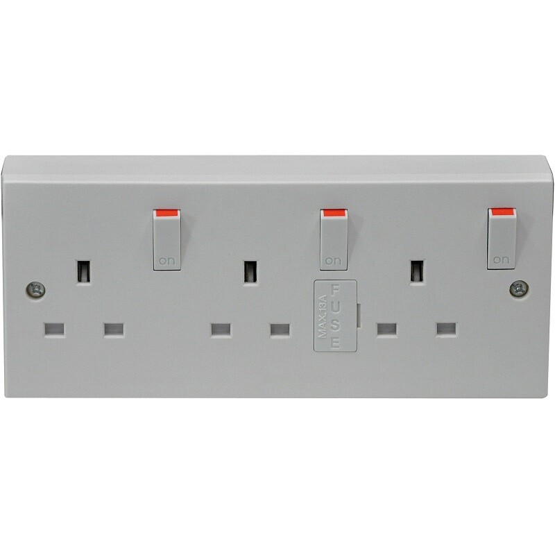 TRIPLE 3 GANG 13AMP SWITCHED FUSED MAINS WALL PLUG SOCKET C/W SURFACE ...