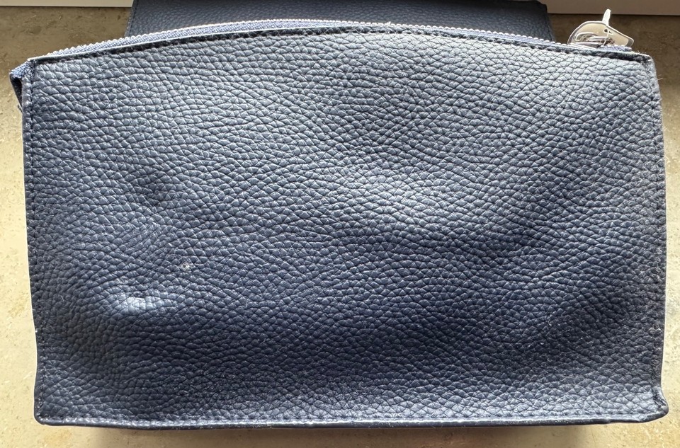 Lufthansa Amenity Kit | ungeöffnet | First Class | dunkelblau Gents ...