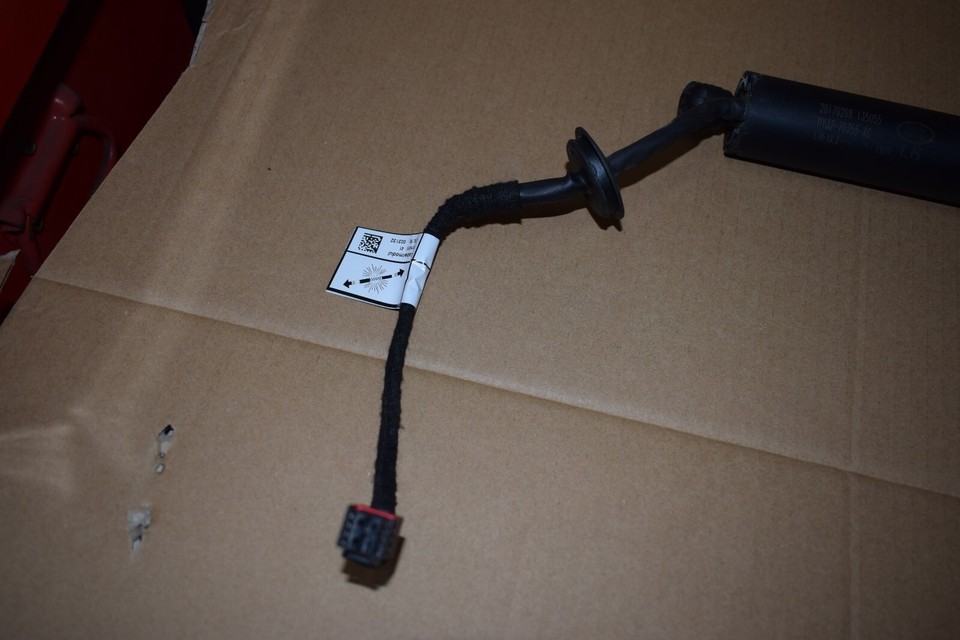 Land Rover Discovery 5 L462 Left Hand TailGate Powered Electric Strut ...