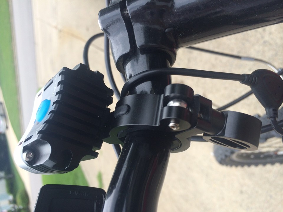 Xeccon 2000 Lumen 4 mode CREE LED Bike light with strobe - 7.8Ah ...