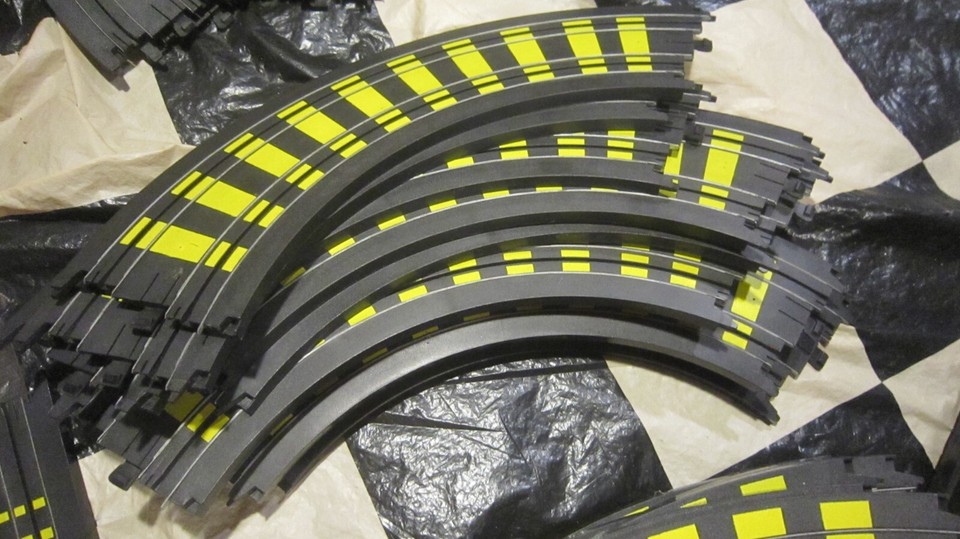 80 Piece Lot Of Tyco Slot Car Track,Straight,Curve,Banked,Cliff Hanger ...